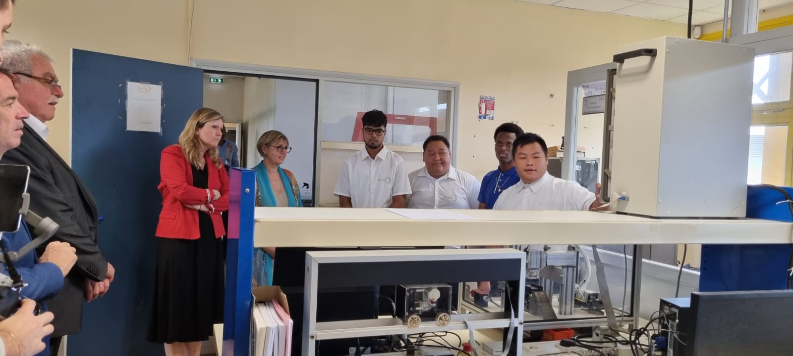 Découverte de l'IUT de Kourou pour la Ministre de l'Enseignement ...