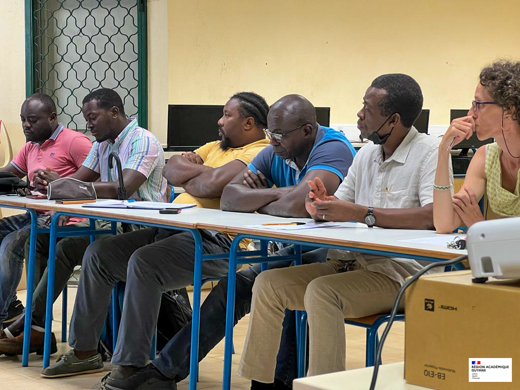 Présentation du projet «Guyane Connectée : combler les écarts» au collège Gran Man Difou ...
