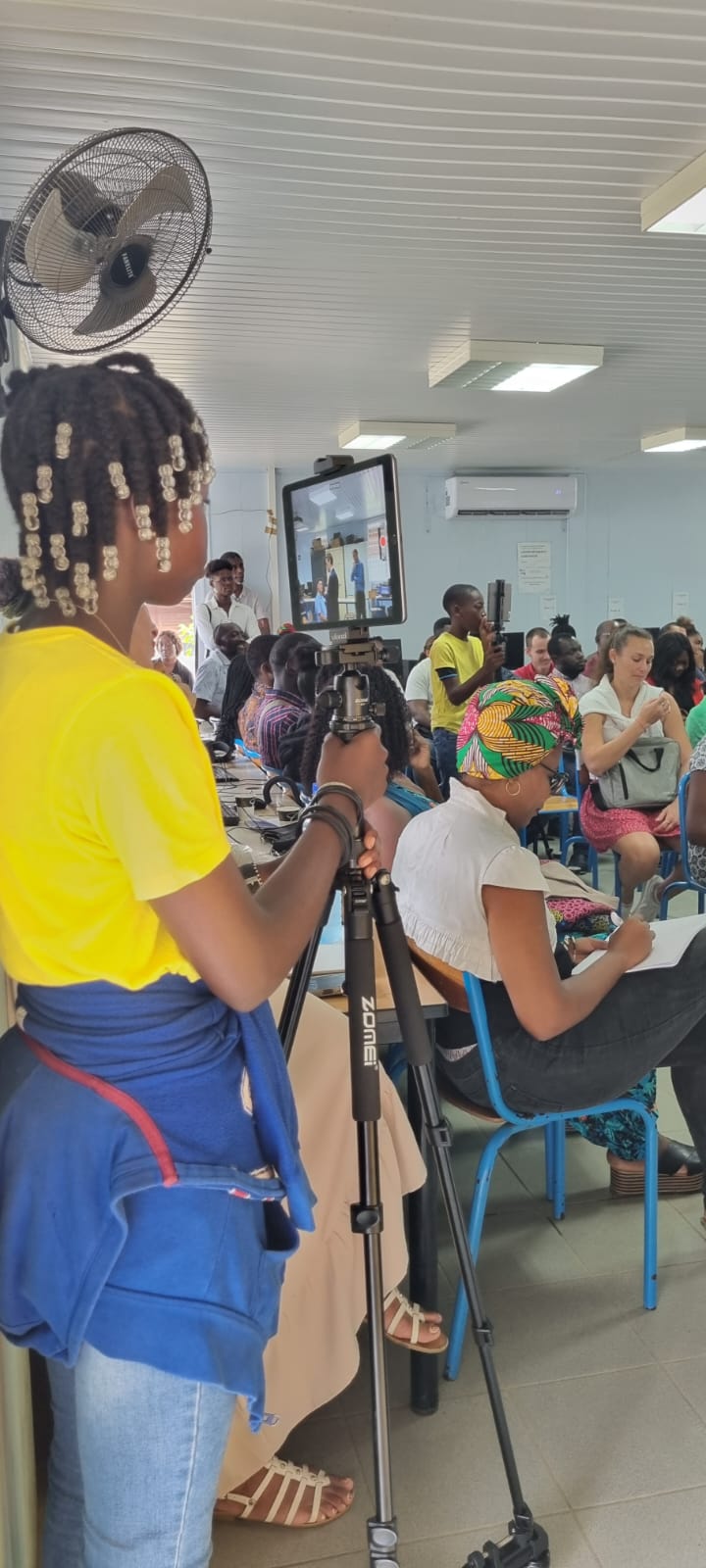 Concertation au collège Achmat Kartadinama sur le projet "Notre école ...